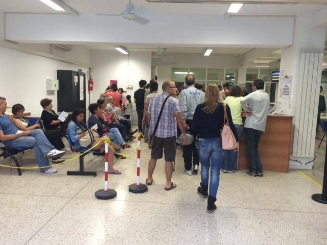 Caos per le tessere elettorali esaurite Caos per le tessere elettorali esaurite