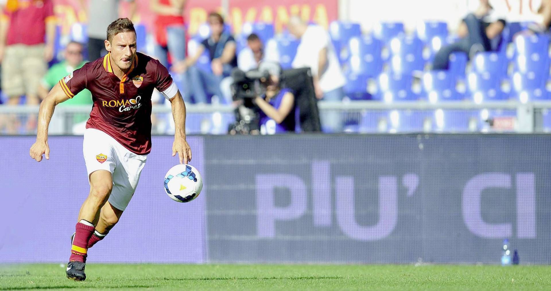 Totti compie 38 anni, gol e magie del capitano della Roma