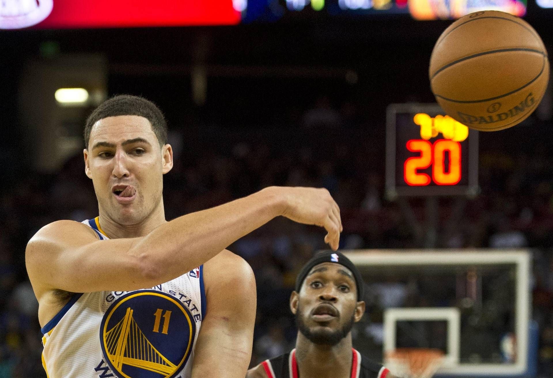 Basket: Nba, Golden State non brilla ma passa a New York