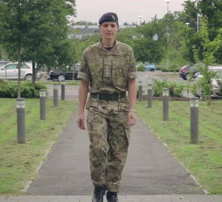 Il primo ufficiale britannico transgender