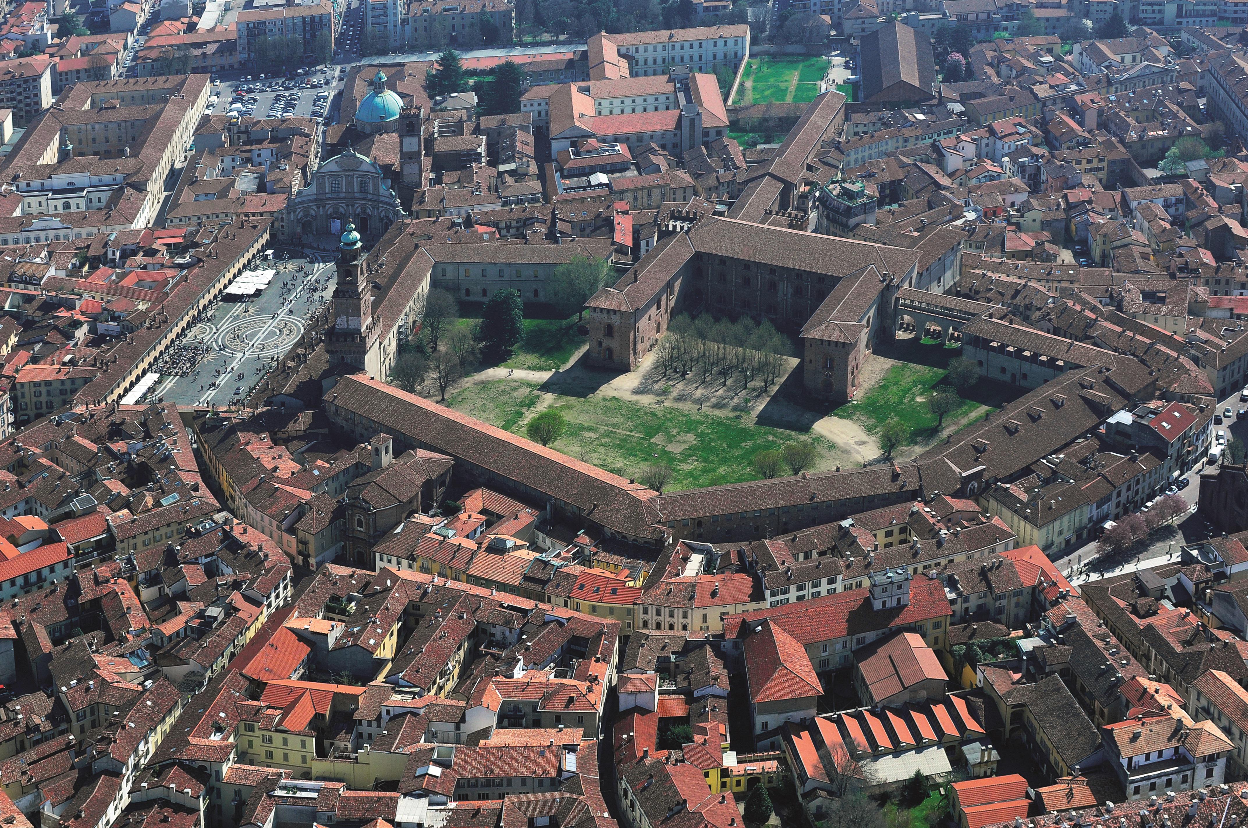 Città ideale di Leonardo da Vinci e patria del tacco a spillo, Vigevano ...
