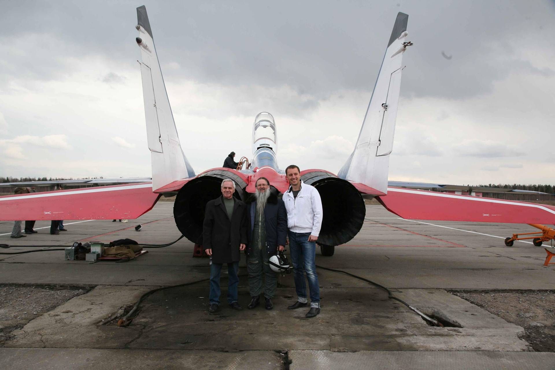 Un prete ortodosso tra i top gun russi