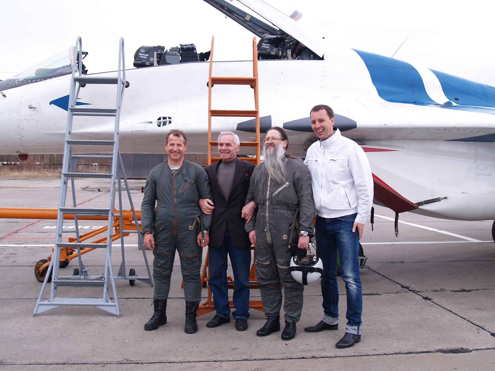 Un prete ortodosso tra i top gun russi