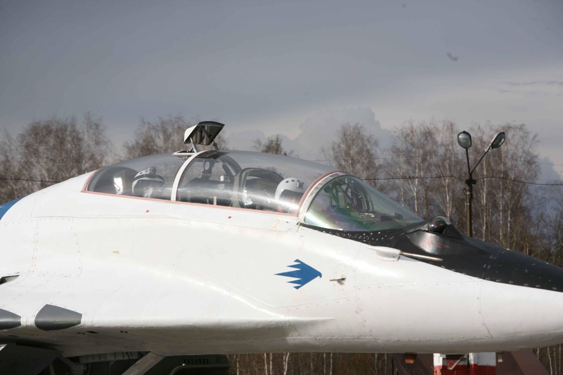 Un prete ortodosso tra i top gun russi