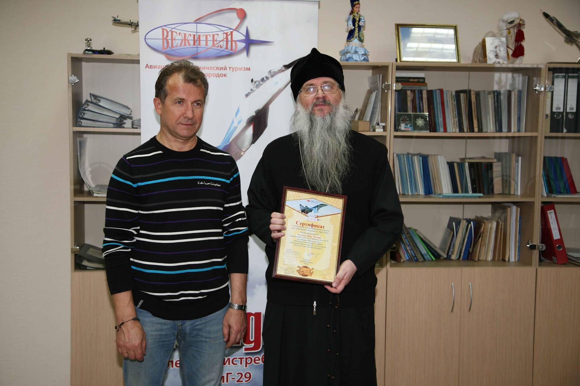 Un prete ortodosso tra i top gun russi