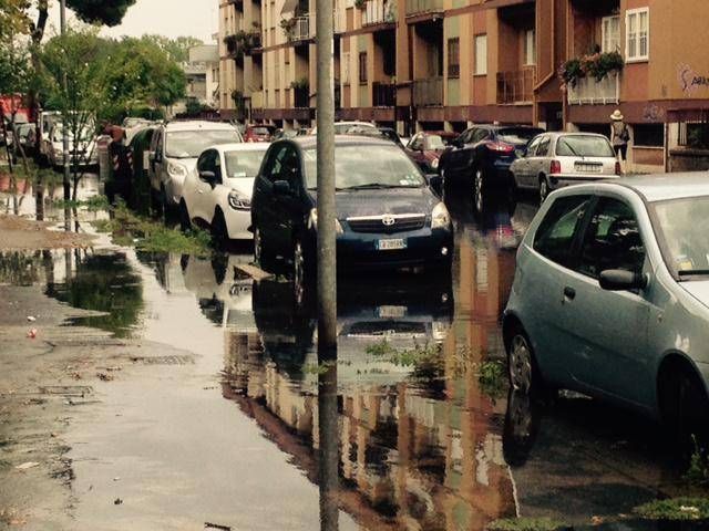 Forte acquazzone sul litorale romano, a Ostia strade allagate e disagi ...