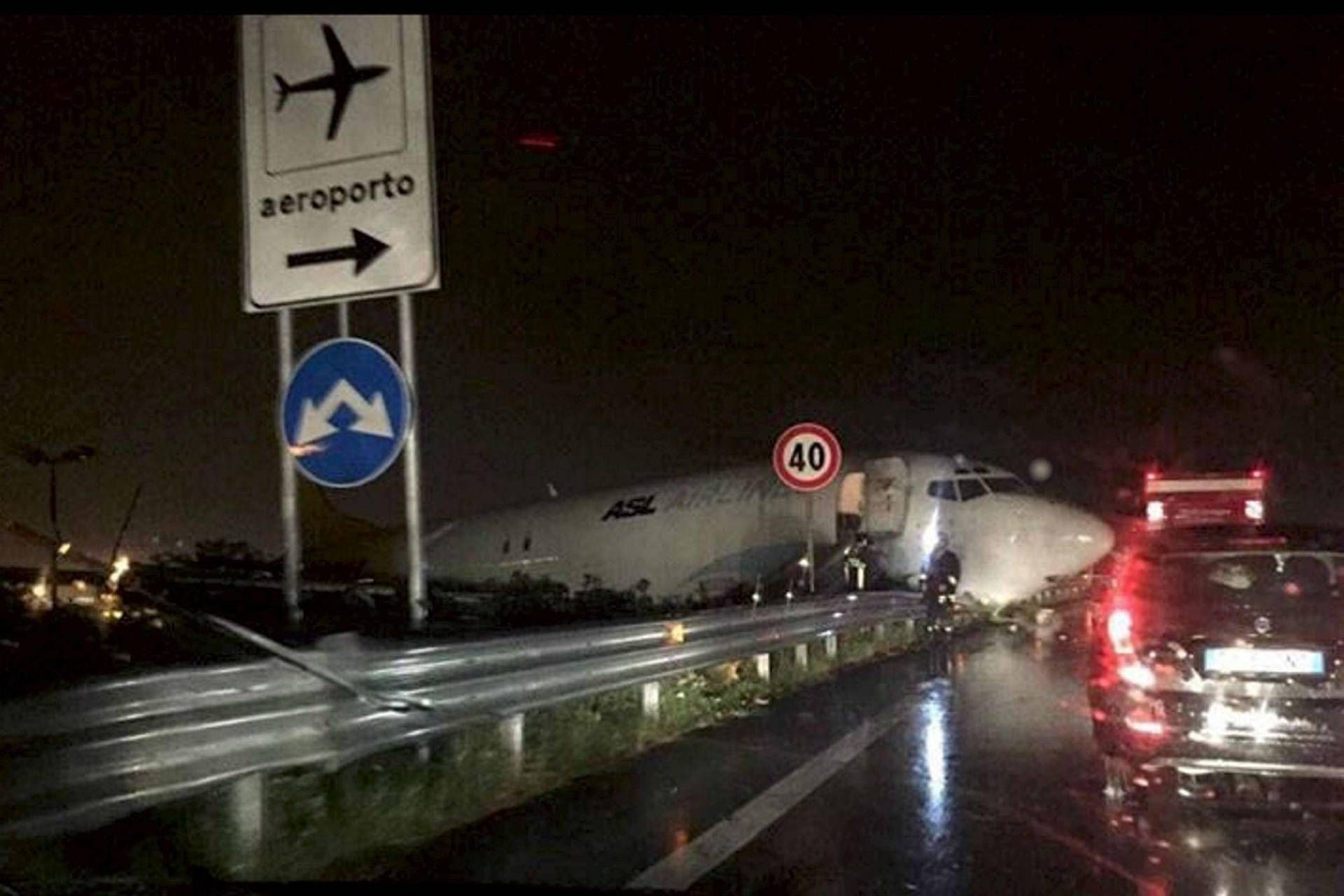 Aereo fuori pista all'aeroporto di Orio al Serio, le immagini della ...