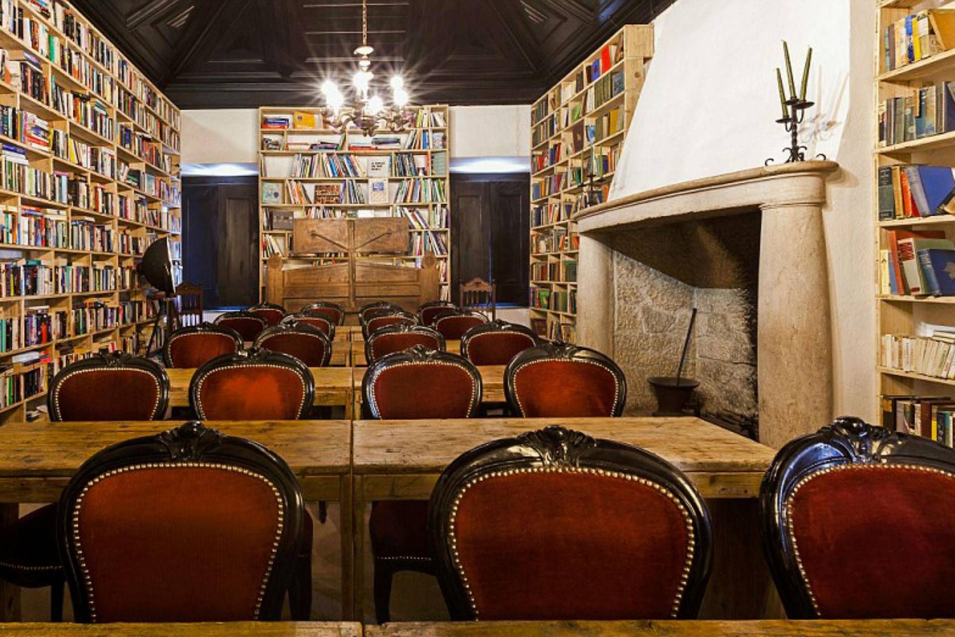 Le immagini del 'Library-Style Hotel', l'incredibile resort per bibliofili