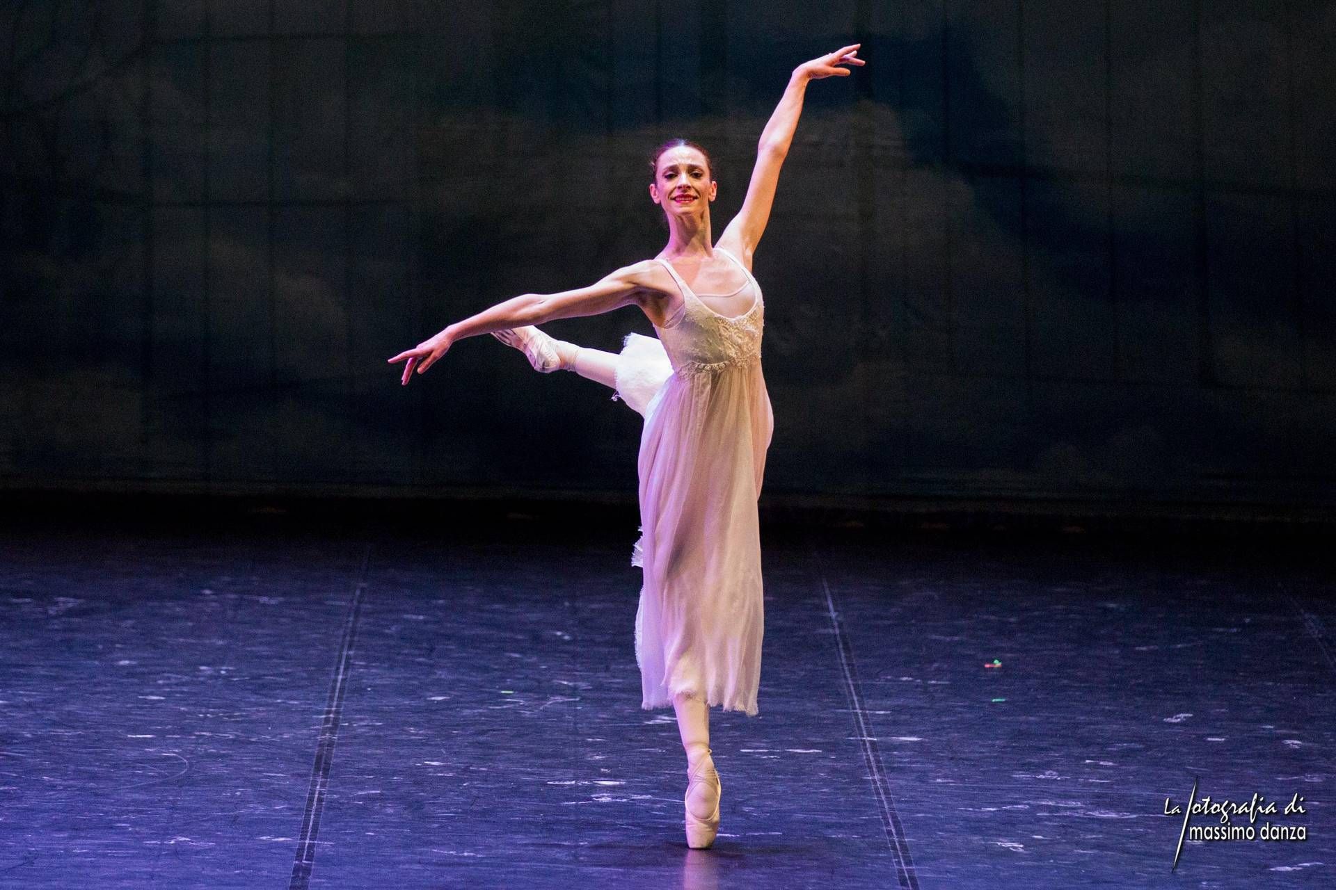 Anbeta Toromani e Alessandro Macario in tournée in Italia con la ...