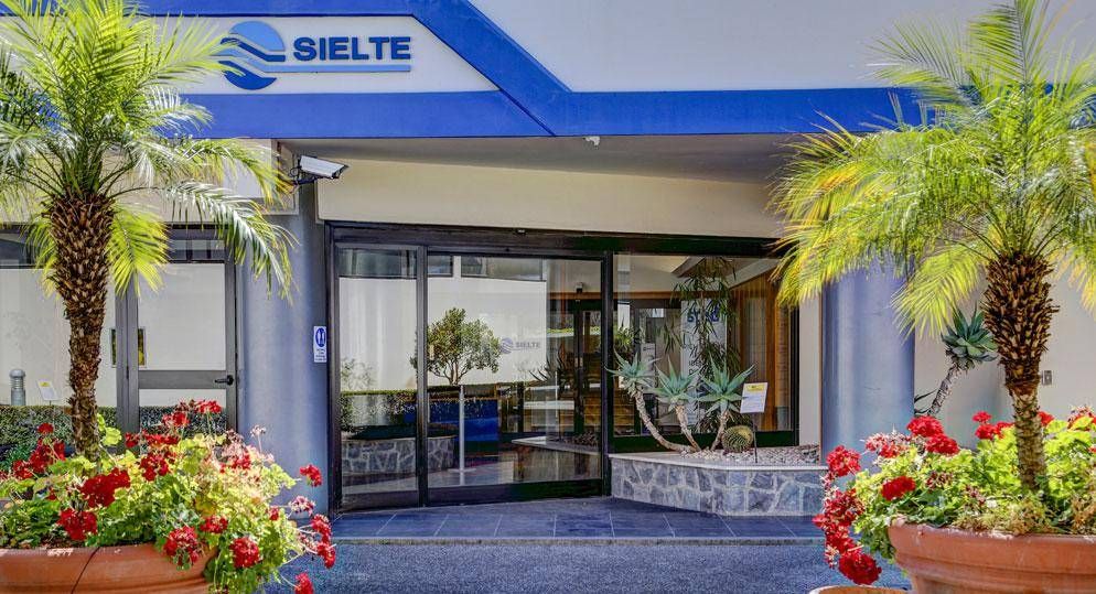 Al via campagna di Natale di Sielte con ragazzi down per promuovere ...