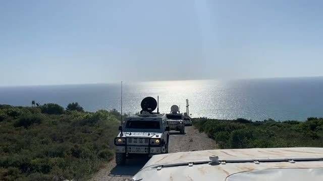 Libano, il pattugliamento del contingente italiano Unifil lungo la Blue ...