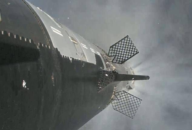 Starship, Elon Musk si perde il super-razzo SpaceX ma test è un successo