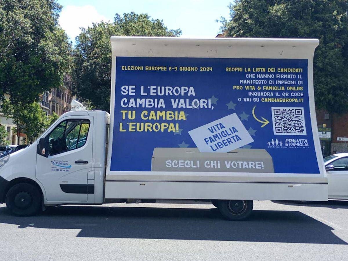 Elezioni Europee Pro Vita Famiglia Camion Vela A Roma E Milano Per
