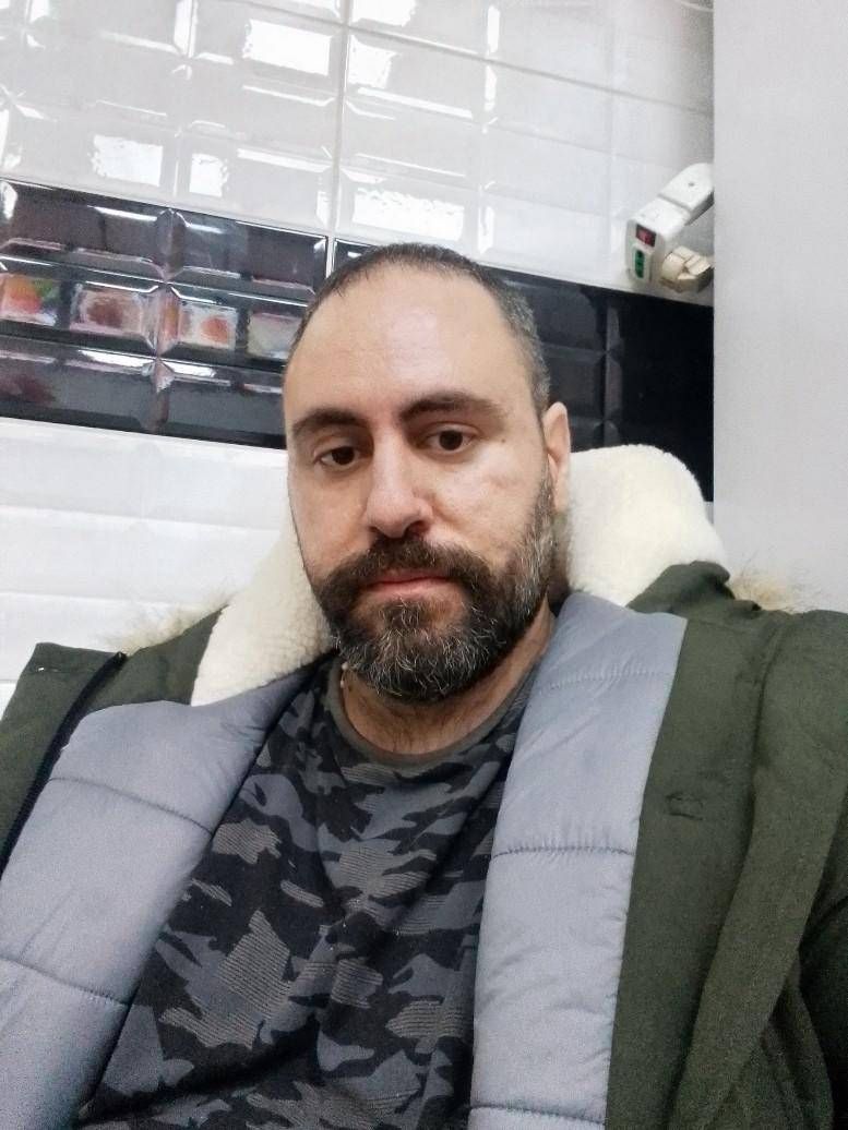 Carlo Morelli, il profeta dell'Apocalisse, diffonde un messaggio di verità e speranza