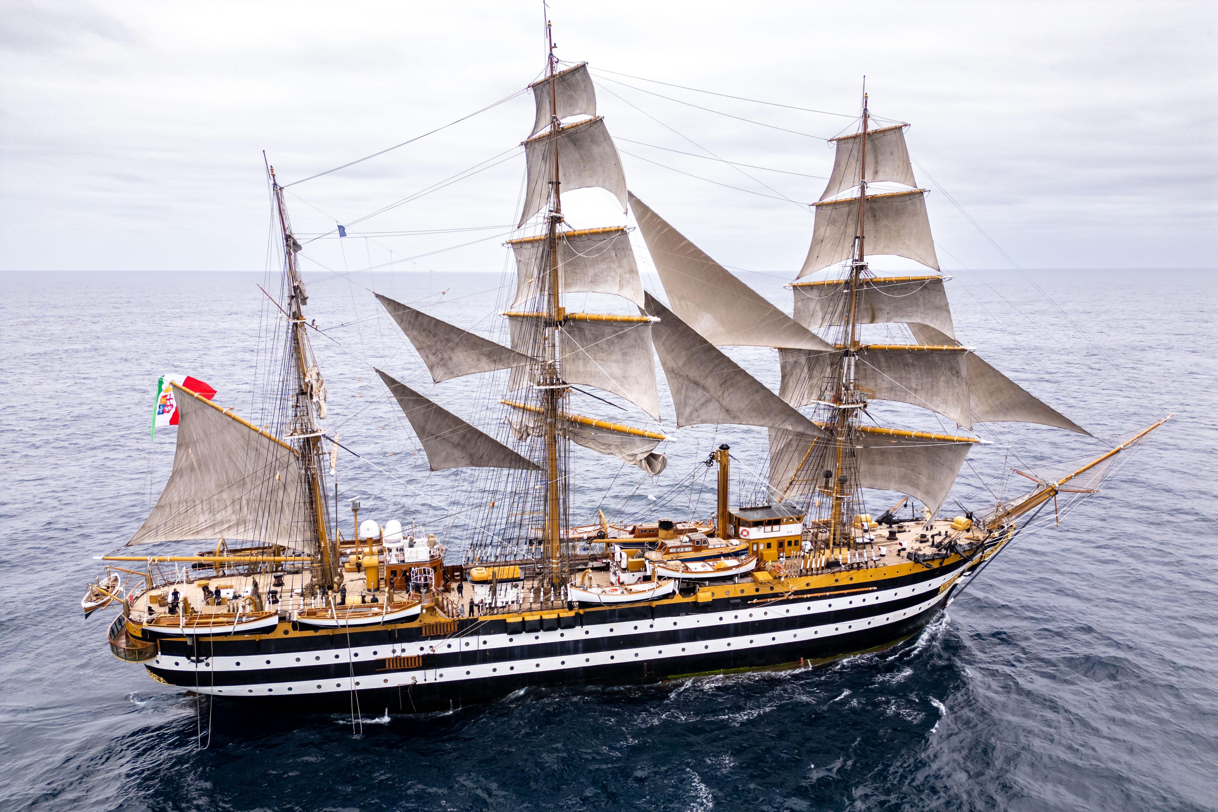 Il tour mondiale della nave Amerigo Vespucci