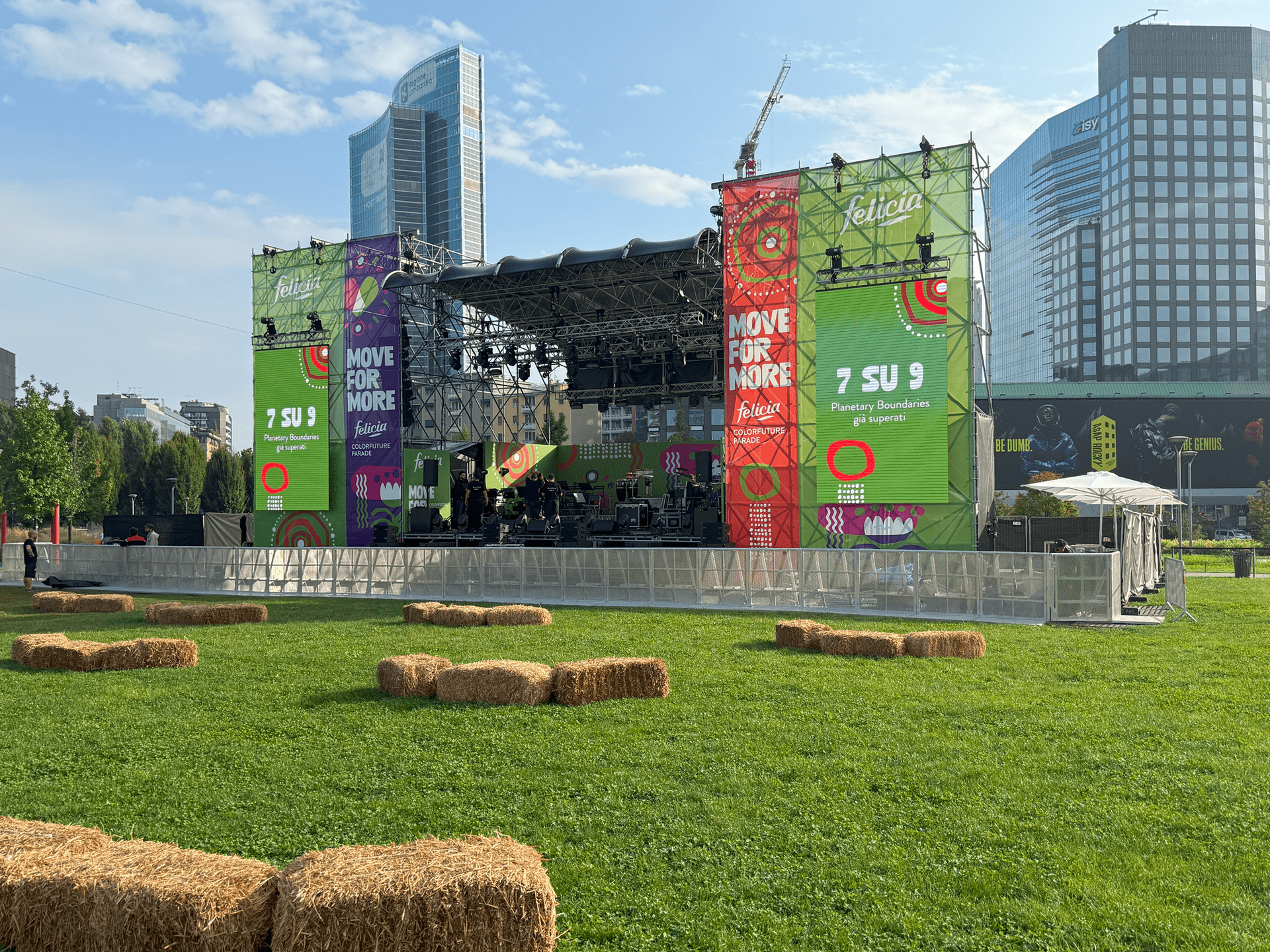 A Milano 'Colorfuture parade', musica e colori per temi cruciali