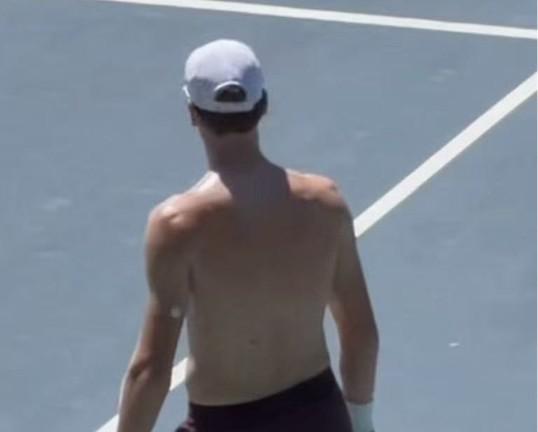 Come sta Sinner? Il cerotto che 'preoccupa' per Wimbledon: cos'è e a ...